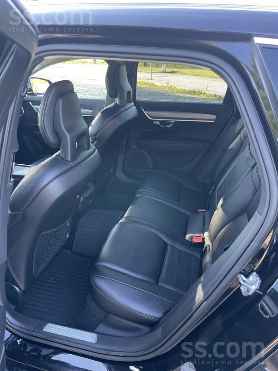 Melns Volvo V90 2016 Daugavpils, ar dzinēja tilpumu 2.00 L un nobraukumu 91 tūkst. km par 20900 €, foto 9 vietnē AUTOMOTO.COM.LV