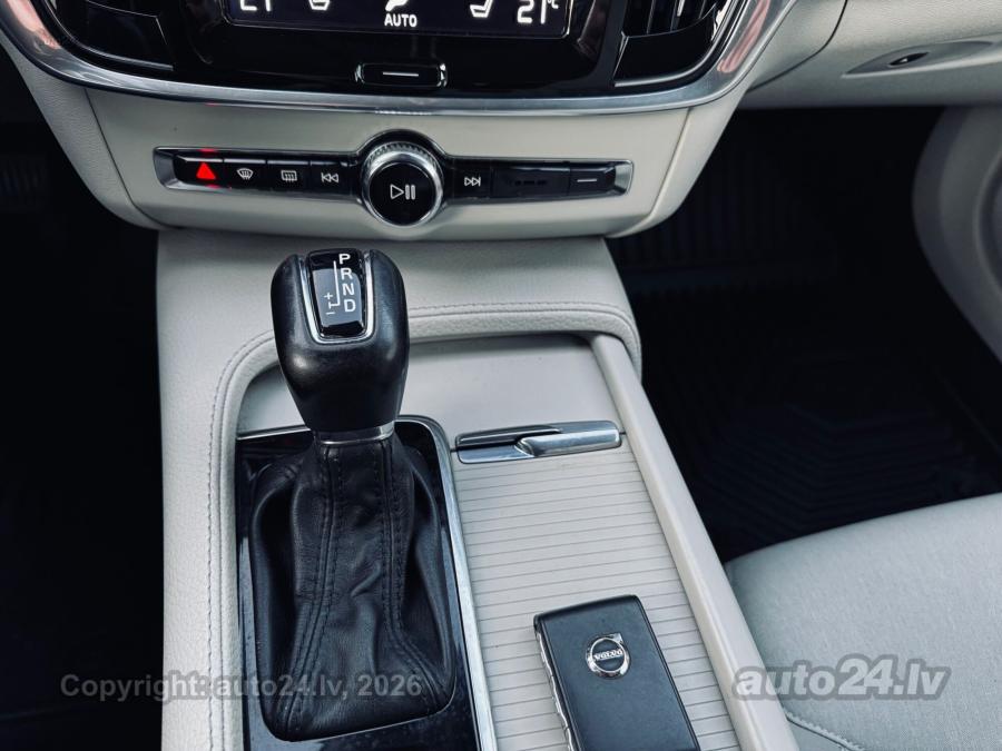 Black Volvo V90 2016 in Tallinn, with an engine capacity of 2.00 L and mileage of 206 thousand km for 11490 €, photo 17 on AUTOMOTO.COM.LV