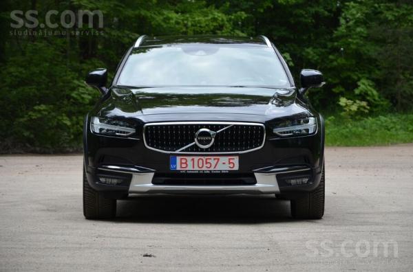 Black Volvo V90 2017 in Riga, with an engine capacity of 2.00 L and mileage of 264 thousand km for 100 €, photo 2 on AUTOMOTO.COM.LV