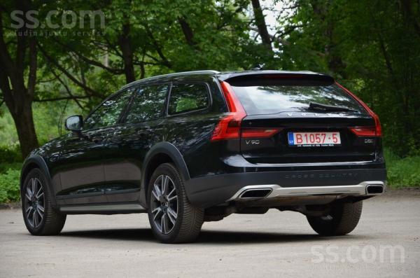 Black Volvo V90 2017 in Riga, with an engine capacity of 2.00 L and mileage of 264 thousand km for 100 €, photo 7 on AUTOMOTO.COM.LV