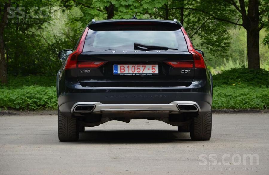 Black Volvo V90 2017 in Riga, with an engine capacity of 2.00 L and mileage of 264 thousand km for 100 €, photo 8 on AUTOMOTO.COM.LV