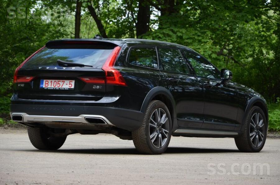 Black Volvo V90 2017 in Riga, with an engine capacity of 2.00 L and mileage of 264 thousand km for 100 €, photo 9 on AUTOMOTO.COM.LV
