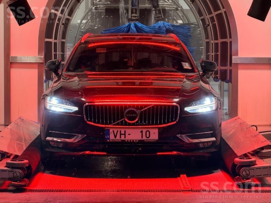 Melns Volvo V90 2017 Rīga, ar dzinēja tilpumu 2.00 L un nobraukumu 297 tūkst. km par 15500 €, foto 3 vietnē AUTOMOTO.COM.LV