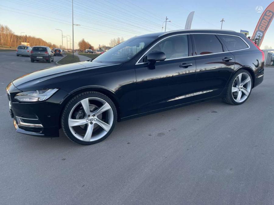 Black Volvo V90 2017 in Kaunas, with an engine capacity of 2.00 L and mileage of 267 thousand km for 11950 €, photo 3 on AUTOMOTO.COM.LV