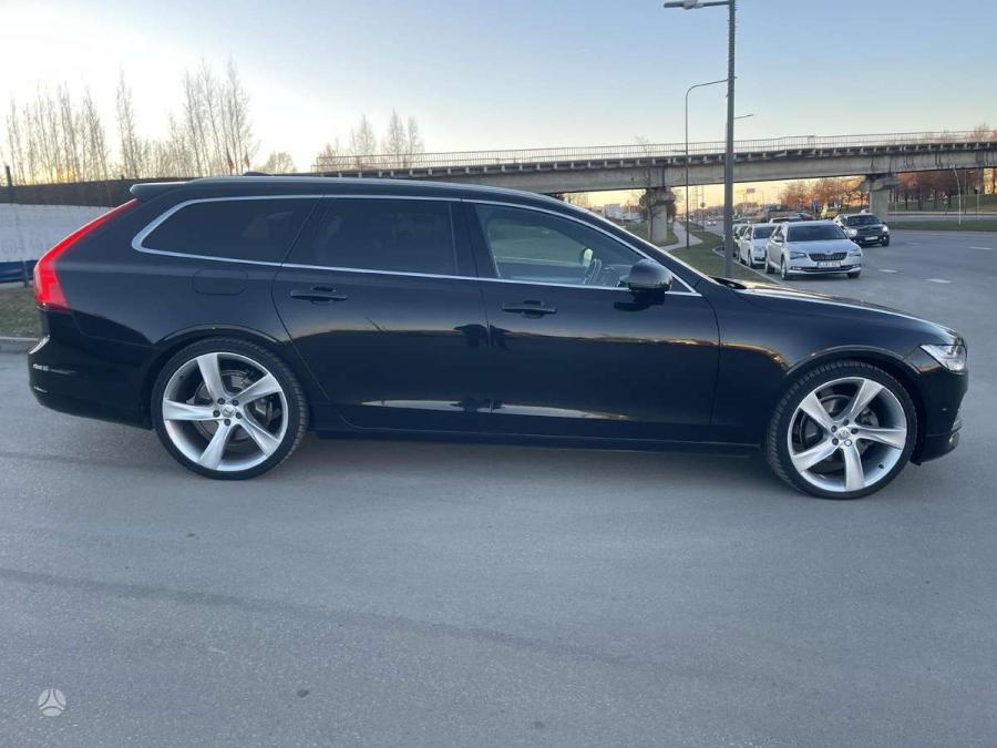 Black Volvo V90 2017 in Kaunas, with an engine capacity of 2.00 L and mileage of 267 thousand km for 11950 €, photo 8 on AUTOMOTO.COM.LV