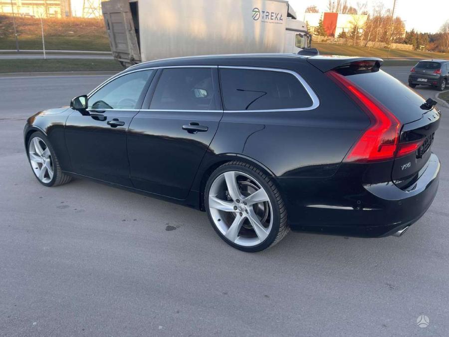 Black Volvo V90 2017 in Kaunas, with an engine capacity of 2.00 L and mileage of 267 thousand km for 11950 €, photo 15 on AUTOMOTO.COM.LV