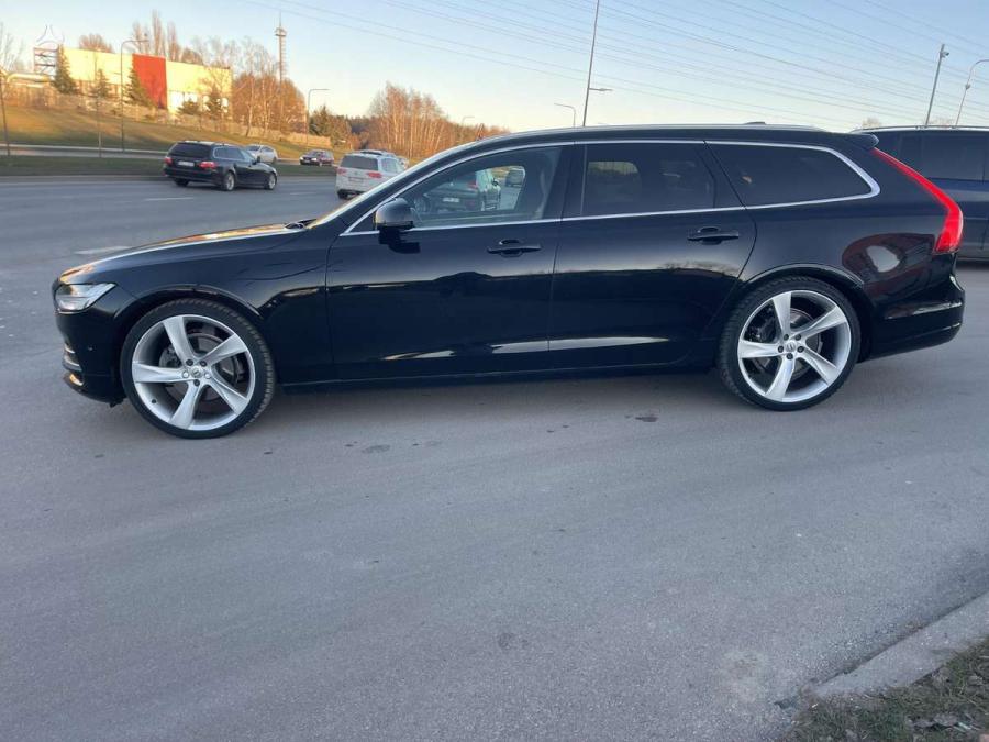 Black Volvo V90 2017 in Kaunas, with an engine capacity of 2.00 L and mileage of 267 thousand km for 11950 €, photo 16 on AUTOMOTO.COM.LV