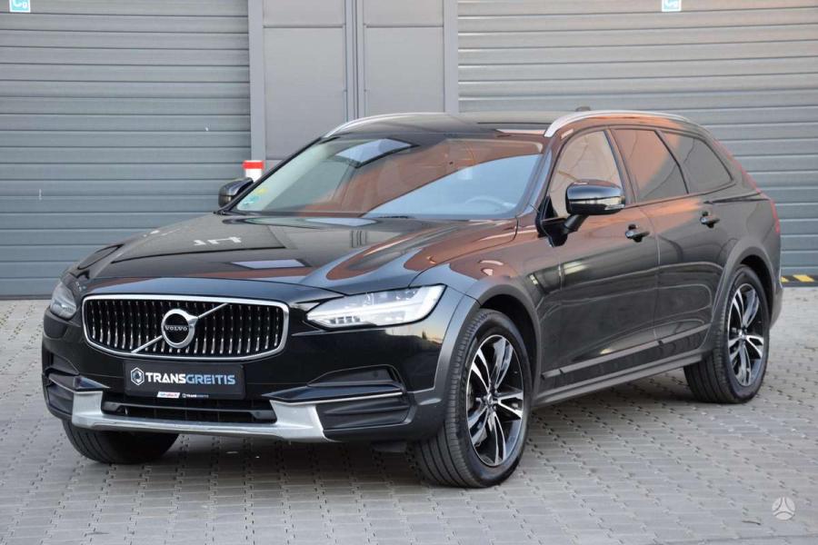 Black Volvo V90 2017 in Vilnius, with an engine capacity of 1.97 L and mileage of 275 thousand km for 17700 €, photo 5 on AUTOMOTO.COM.LV