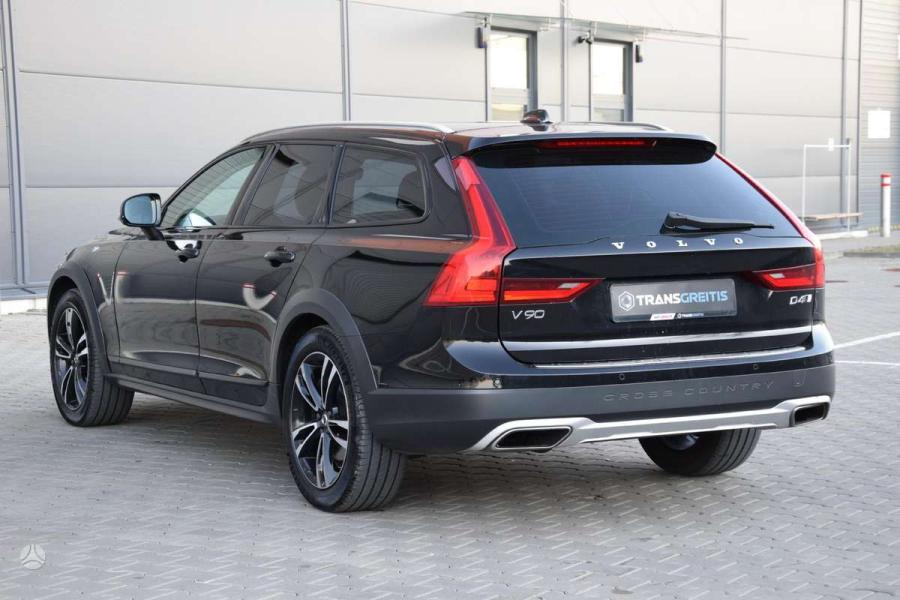 Black Volvo V90 2017 in Vilnius, with an engine capacity of 1.97 L and mileage of 275 thousand km for 17700 €, photo 8 on AUTOMOTO.COM.LV