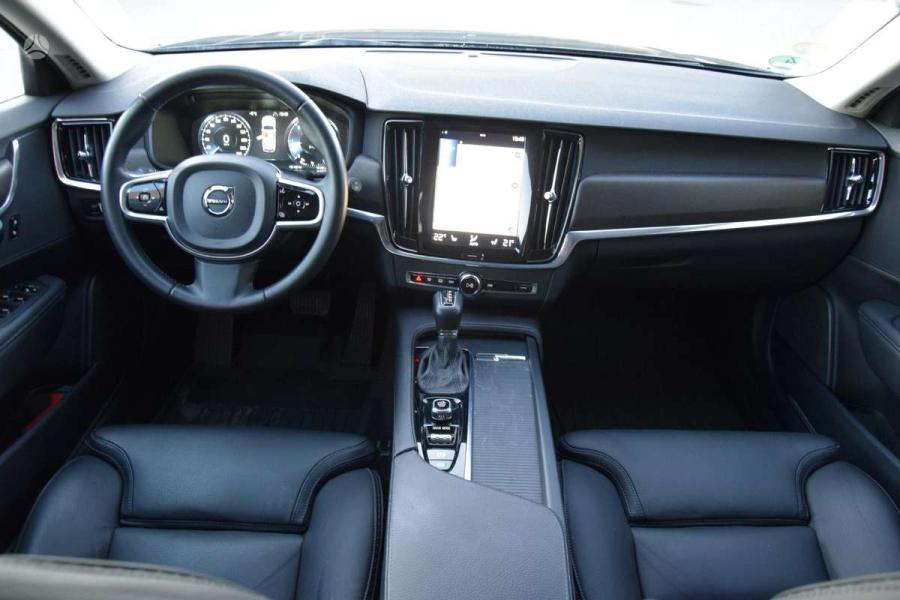 Black Volvo V90 2017 in Vilnius, with an engine capacity of 1.97 L and mileage of 275 thousand km for 17700 €, photo 17 on AUTOMOTO.COM.LV