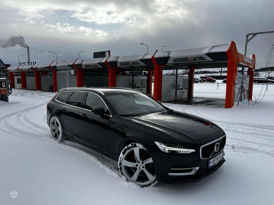 Melns Volvo V90 2017 Viļņa, ar dzinēja tilpumu 2.00 L un nobraukumu 245 tūkst. km par 14699 €, foto 3 vietnē AUTOMOTO.COM.LV