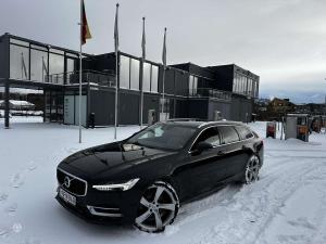 Melns Volvo V90 2017 Viļņa, ar dzinēja tilpumu 2.00 L un nobraukumu 245 tūkst. km par 14699 €, foto 4 vietnē AUTOMOTO.COM.LV