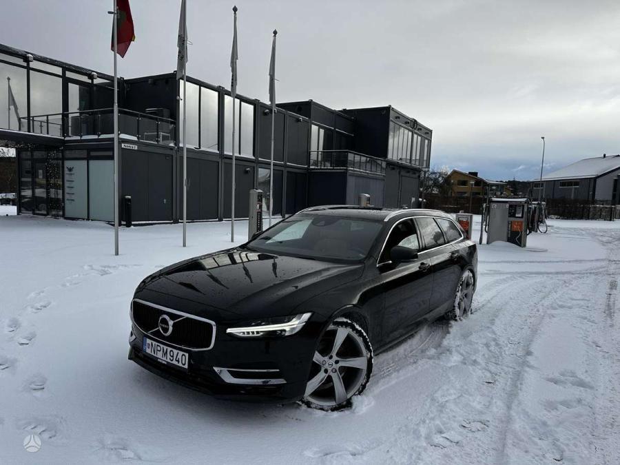 Melns Volvo V90 2017 Viļņa, ar dzinēja tilpumu 2.00 L un nobraukumu 245 tūkst. km par 14699 €, foto 6 vietnē AUTOMOTO.COM.LV