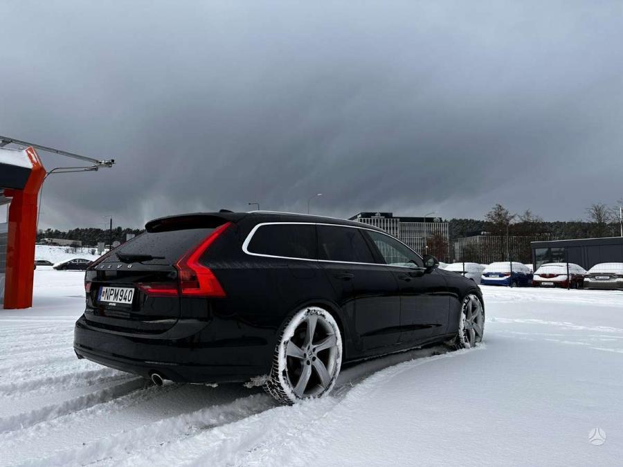 Melns Volvo V90 2017 Viļņa, ar dzinēja tilpumu 2.00 L un nobraukumu 245 tūkst. km par 14699 €, foto 9 vietnē AUTOMOTO.COM.LV