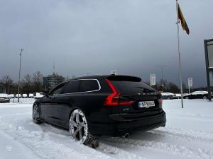 Melns Volvo V90 2017 Viļņa, ar dzinēja tilpumu 2.00 L un nobraukumu 245 tūkst. km par 14699 €, foto 11 vietnē AUTOMOTO.COM.LV