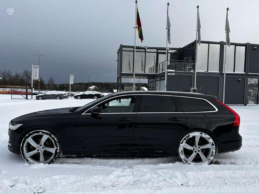 Melns Volvo V90 2017 Viļņa, ar dzinēja tilpumu 2.00 L un nobraukumu 245 tūkst. km par 14699 €, foto 12 vietnē AUTOMOTO.COM.LV