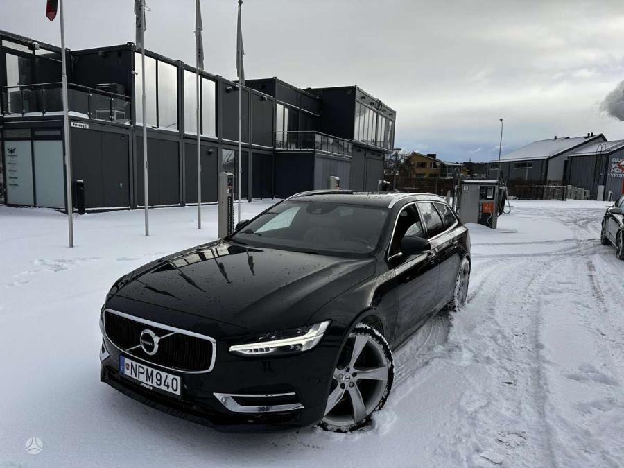 Melns Volvo V90 2017 Viļņa, ar dzinēja tilpumu 2.00 L un nobraukumu 245 tūkst. km par 14699 €, foto 14 vietnē AUTOMOTO.COM.LV