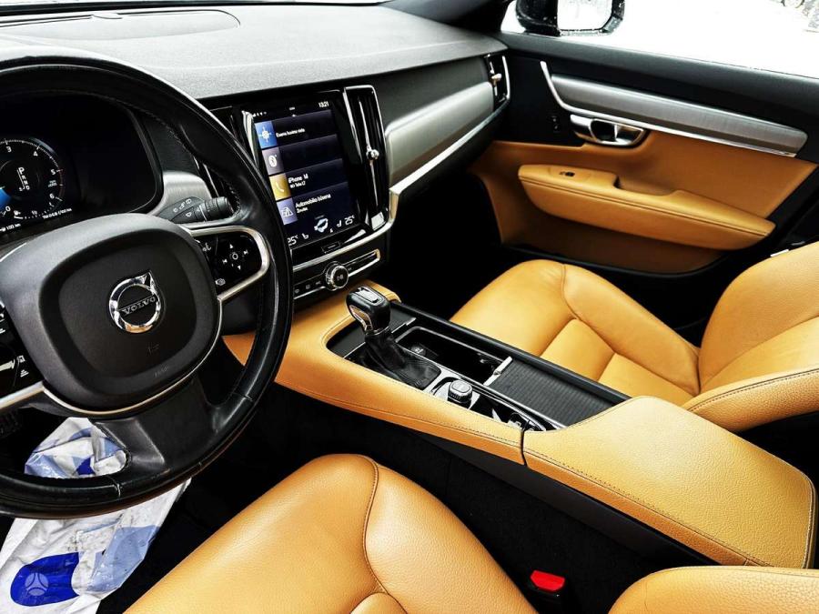 Melns Volvo V90 2017 Viļņa, ar dzinēja tilpumu 2.00 L un nobraukumu 245 tūkst. km par 14699 €, foto 19 vietnē AUTOMOTO.COM.LV