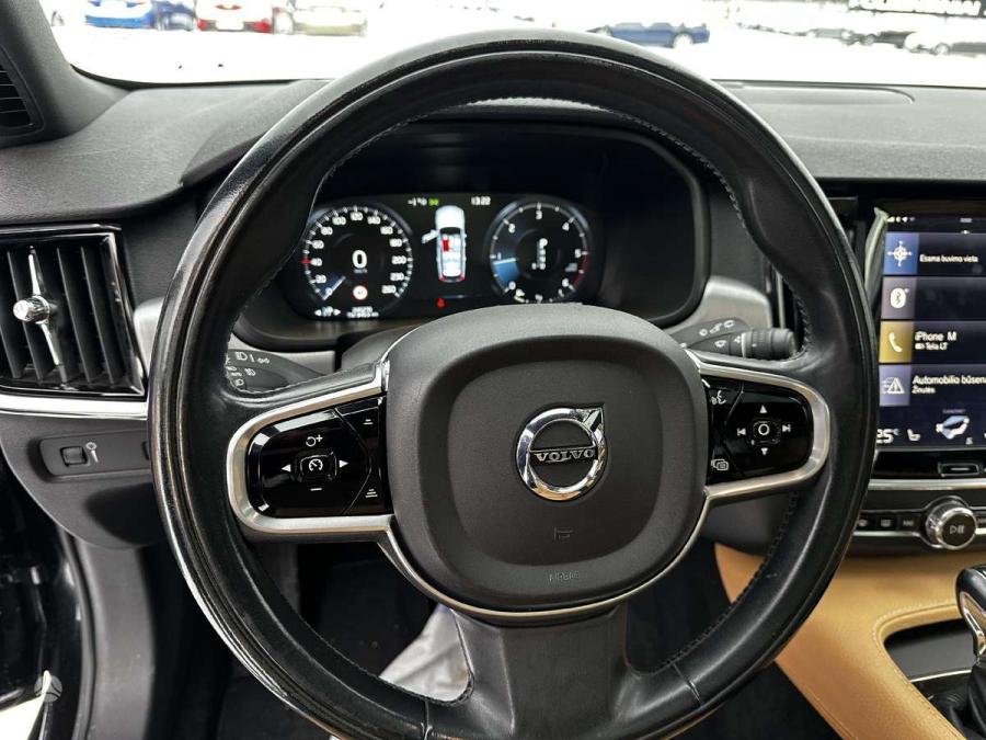 Melns Volvo V90 2017 Viļņa, ar dzinēja tilpumu 2.00 L un nobraukumu 245 tūkst. km par 14699 €, foto 21 vietnē AUTOMOTO.COM.LV