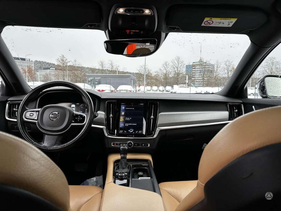 Melns Volvo V90 2017 Viļņa, ar dzinēja tilpumu 2.00 L un nobraukumu 245 tūkst. km par 14699 €, foto 25 vietnē AUTOMOTO.COM.LV