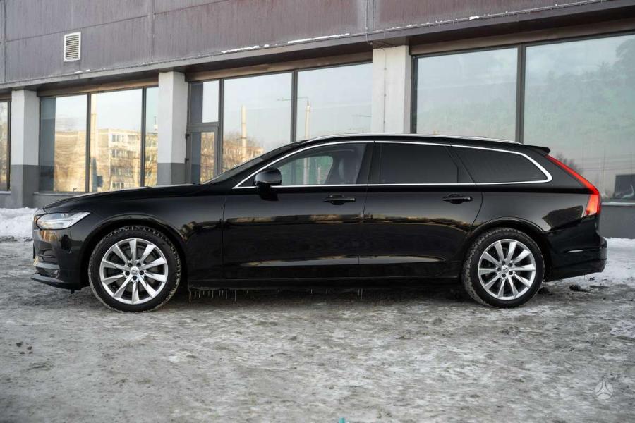 Black Volvo V90 2017 in Vilnius, with an engine capacity of 1.97 L and mileage of 272 thousand km for 15950 €, photo 2 on AUTOMOTO.COM.LV