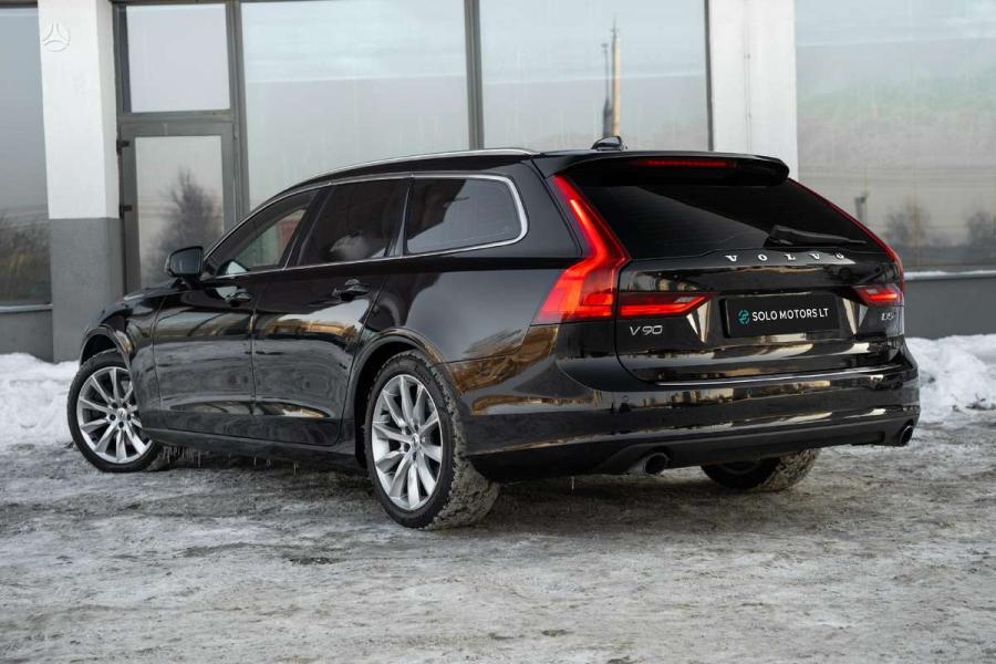 Black Volvo V90 2017 in Vilnius, with an engine capacity of 1.97 L and mileage of 272 thousand km for 15950 €, photo 3 on AUTOMOTO.COM.LV