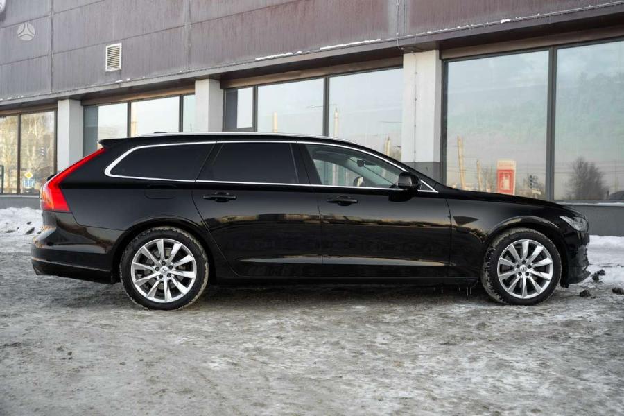 Black Volvo V90 2017 in Vilnius, with an engine capacity of 1.97 L and mileage of 272 thousand km for 15950 €, photo 5 on AUTOMOTO.COM.LV