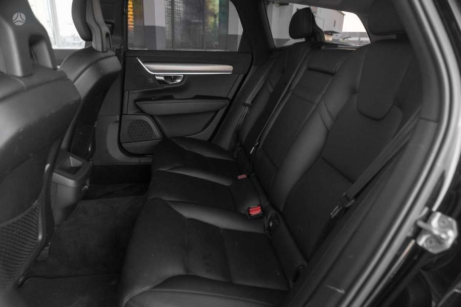 Black Volvo V90 2017 in Vilnius, with an engine capacity of 1.97 L and mileage of 272 thousand km for 15950 €, photo 10 on AUTOMOTO.COM.LV