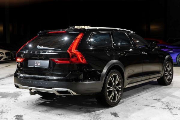 Melns Volvo V90 2017 Rīga, ar dzinēja tilpumu 1.97 L un nobraukumu 239 tūkst. km par 21500 €, foto 4 vietnē AUTOMOTO.COM.LV