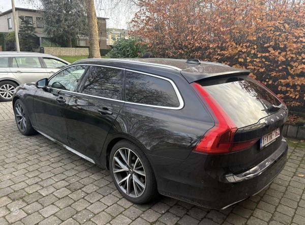 Black Volvo V90 2017 in Utena, with an engine capacity of 2.00 L and mileage of 164 thousand km for 17850 €, photo 3 on AUTOMOTO.COM.LV
