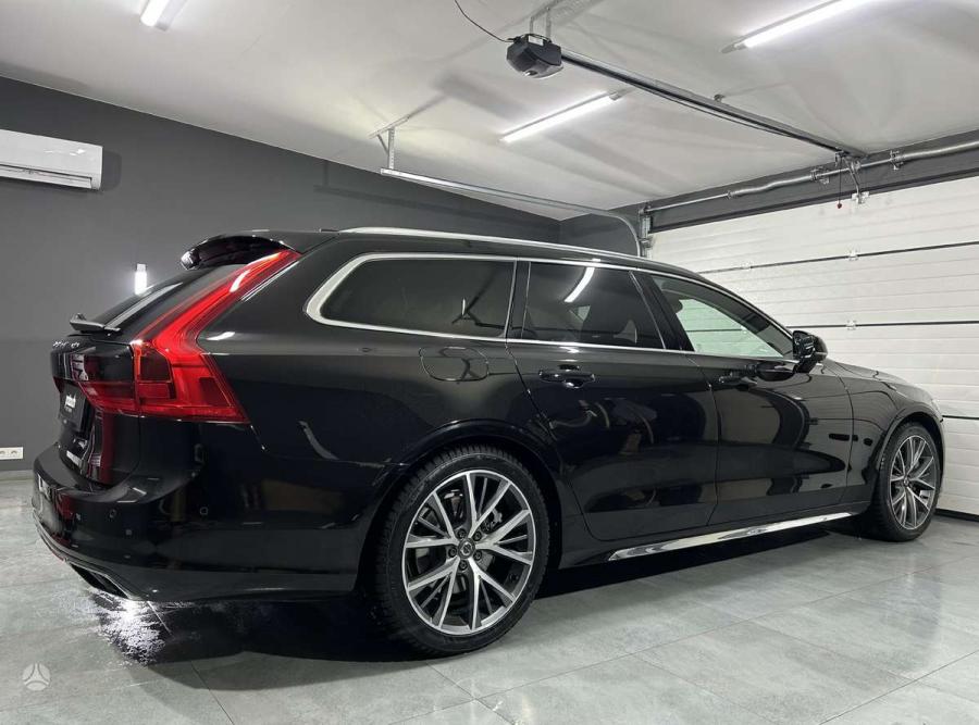 Melns Volvo V90 2017 Utena, ar dzinēja tilpumu 2.00 L un nobraukumu 163 tūkst. km par 17750 €, foto 2 vietnē AUTOMOTO.COM.LV