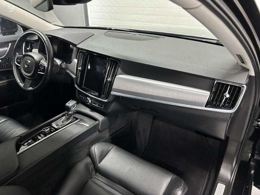 Melns Volvo V90 2017 Utena, ar dzinēja tilpumu 2.00 L un nobraukumu 163 tūkst. km par 17750 €, foto 29 vietnē AUTOMOTO.COM.LV