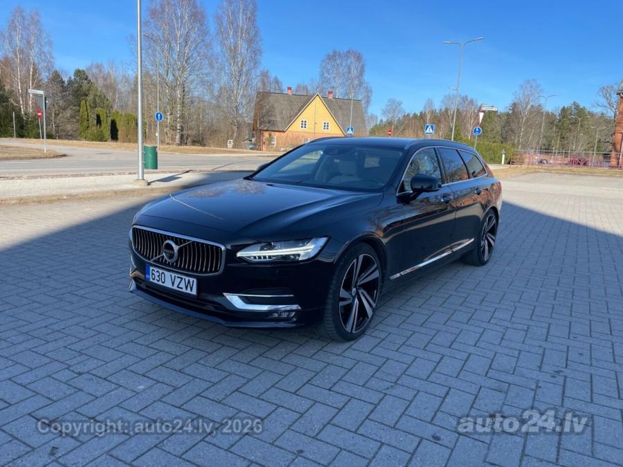 Black Volvo V90 2017 in Voru, with an engine capacity of 2.00 L and mileage of 220 thousand km for 19600 €, photo 1 on AUTOMOTO.COM.LV