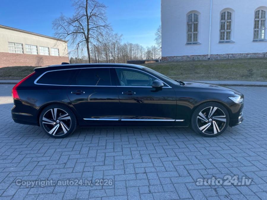 Black Volvo V90 2017 in Voru, with an engine capacity of 2.00 L and mileage of 220 thousand km for 19600 €, photo 5 on AUTOMOTO.COM.LV