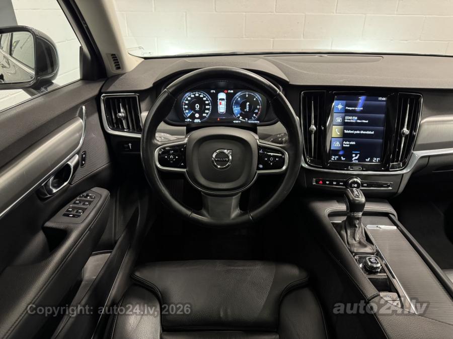 Black Volvo V90 2017 in Tallinn, with an engine capacity of 2.00 L and mileage of 260 thousand km for 14995 €, photo 16 on AUTOMOTO.COM.LV