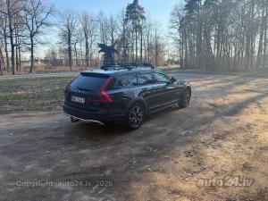 Black Volvo V90 2017 in Riga, with an engine capacity of 2.00 L and mileage of 284 thousand km for 19900 €, photo 12 on AUTOMOTO.COM.LV