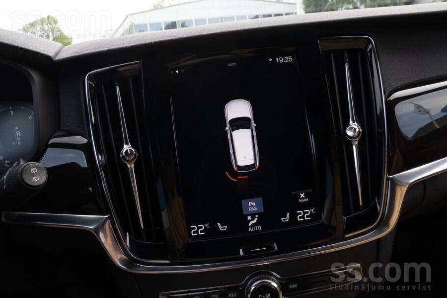 Melns Volvo V90 2017 Tukums, ar dzinēja tilpumu 2.00 L un nobraukumu 263 tūkst. km par 16790 €, foto 23 vietnē AUTOMOTO.COM.LV