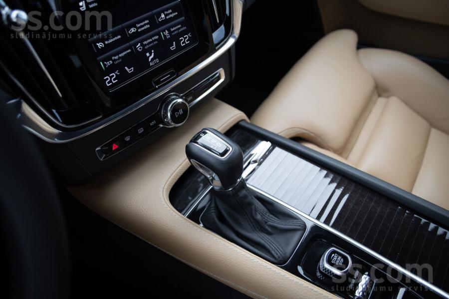 Melns Volvo V90 2017 Tukums, ar dzinēja tilpumu 2.00 L un nobraukumu 263 tūkst. km par 16790 €, foto 26 vietnē AUTOMOTO.COM.LV