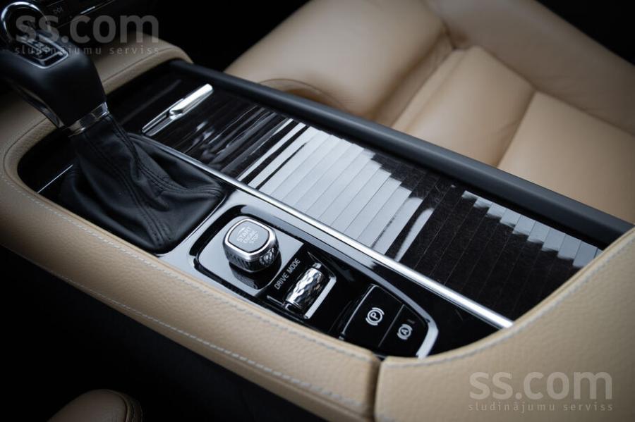 Melns Volvo V90 2017 Tukums, ar dzinēja tilpumu 2.00 L un nobraukumu 263 tūkst. km par 16790 €, foto 27 vietnē AUTOMOTO.COM.LV