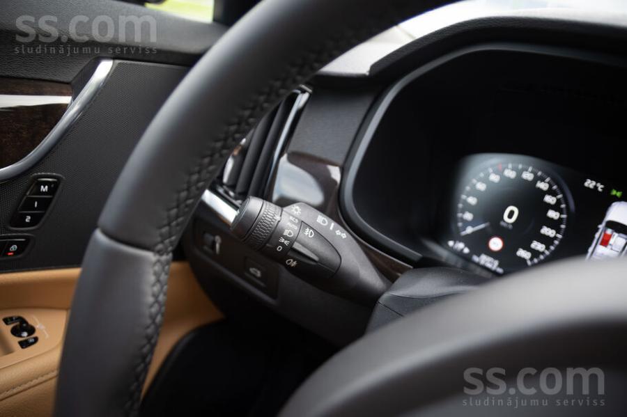 Melns Volvo V90 2017 Tukums, ar dzinēja tilpumu 2.00 L un nobraukumu 263 tūkst. km par 16790 €, foto 29 vietnē AUTOMOTO.COM.LV
