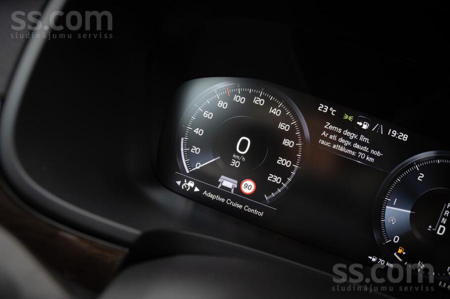 Melns Volvo V90 2017 Tukums, ar dzinēja tilpumu 2.00 L un nobraukumu 263 tūkst. km par 16790 €, foto 30 vietnē AUTOMOTO.COM.LV