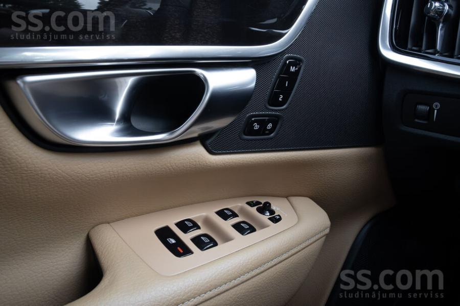 Melns Volvo V90 2017 Tukums, ar dzinēja tilpumu 2.00 L un nobraukumu 263 tūkst. km par 16790 €, foto 32 vietnē AUTOMOTO.COM.LV
