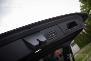 Melns Volvo V90 2017 Tukums, ar dzinēja tilpumu 2.00 L un nobraukumu 263 tūkst. km par 16790 €, foto 33 vietnē AUTOMOTO.COM.LV
