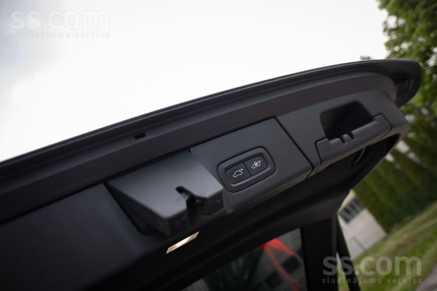 Melns Volvo V90 2017 Tukums, ar dzinēja tilpumu 2.00 L un nobraukumu 263 tūkst. km par 16790 €, foto 33 vietnē AUTOMOTO.COM.LV