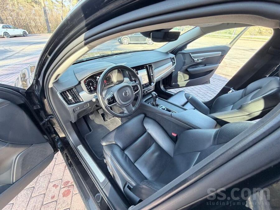 Melns Volvo V90 2017 Rīga, ar dzinēja tilpumu 2.00 L un nobraukumu 325 tūkst. km par 9800 €, foto 4 vietnē AUTOMOTO.COM.LV