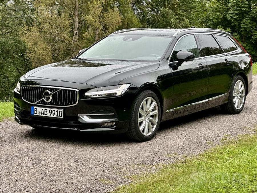 Black Volvo V90 2017 in Talsi, with an engine capacity of 2.00 L and mileage of 136 thousand km for 19470 €, photo 1 on AUTOMOTO.COM.LV