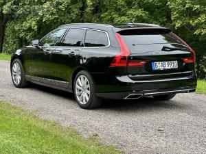 Black Volvo V90 2017 in Talsi, with an engine capacity of 2.00 L and mileage of 136 thousand km for 19470 €, photo 3 on AUTOMOTO.COM.LV
