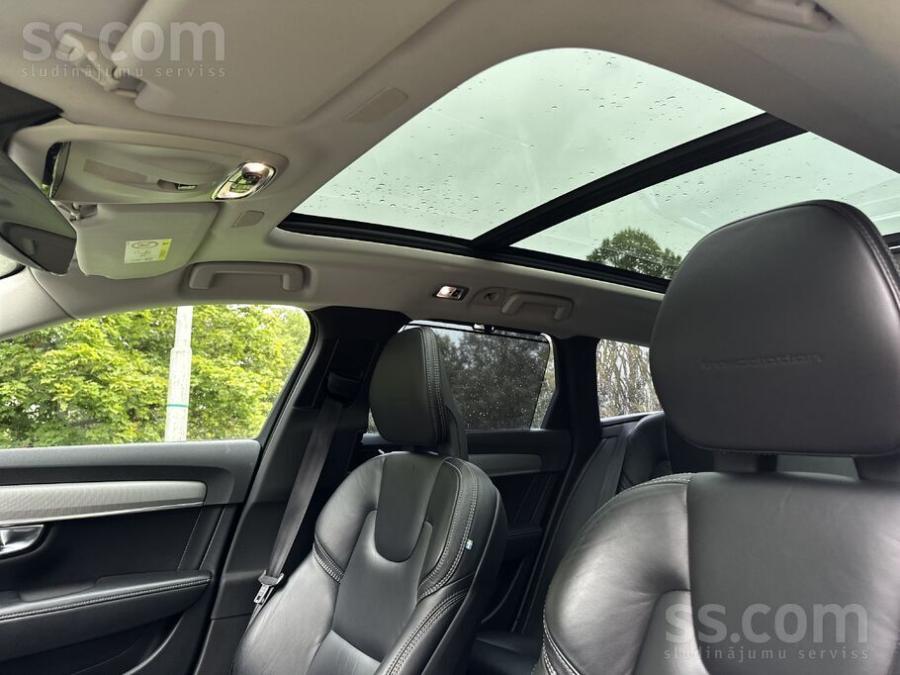 Black Volvo V90 2017 in Talsi, with an engine capacity of 2.00 L and mileage of 136 thousand km for 19470 €, photo 14 on AUTOMOTO.COM.LV