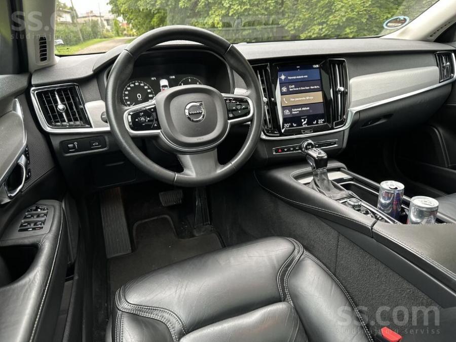 Black Volvo V90 2017 in Talsi, with an engine capacity of 2.00 L and mileage of 136 thousand km for 19470 €, photo 16 on AUTOMOTO.COM.LV