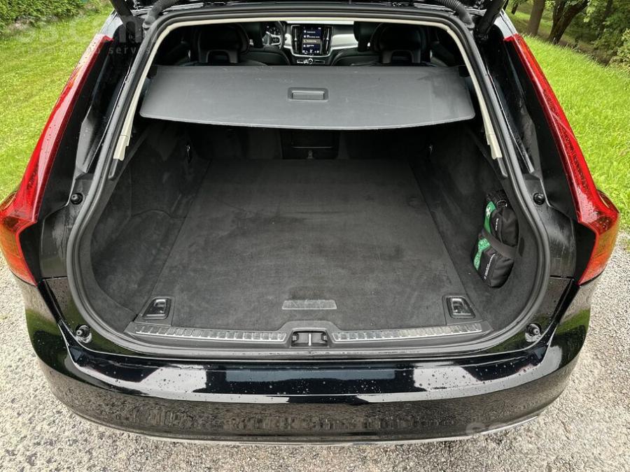 Black Volvo V90 2017 in Talsi, with an engine capacity of 2.00 L and mileage of 136 thousand km for 19470 €, photo 18 on AUTOMOTO.COM.LV